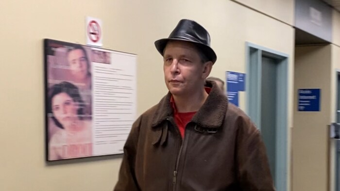 Déguisé en Mickey Mouse, il aurait agressé une jeune femme dans le ...