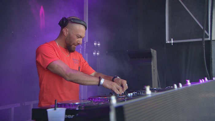 850 personnes au premier concert sans restrictions à Edmonton | Radio ...