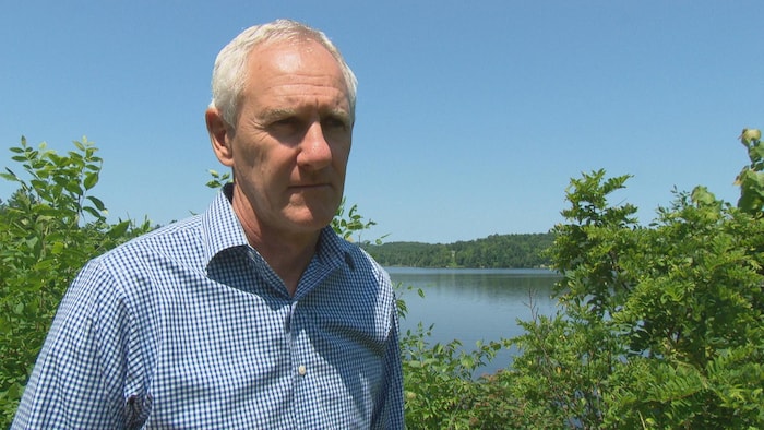 Un opposant au projet de sentier communautaire se présente à la mairie ...