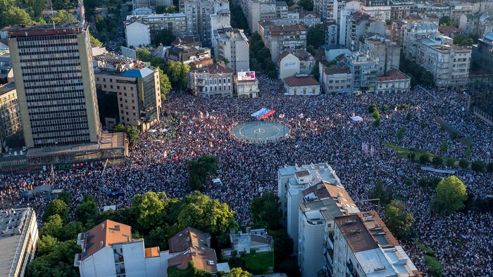 Serbie : environ 140 000 manifestants pour réclamer des élections ...