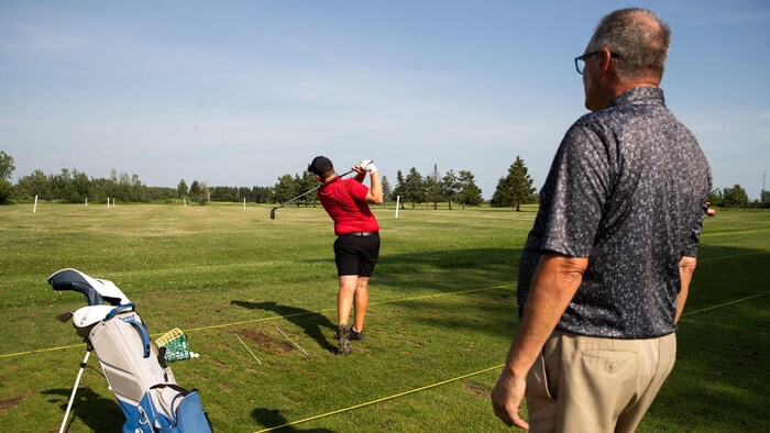 Lucas Simoneau, 13 ans, 1 m 85 et… golfeur | Radio-Canada