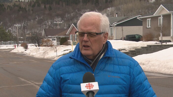 Le PLQ contre GNL Québec : Serge Simard surpris et en colère | Radio-Canada