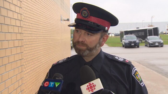 Les 2 policiers tués à Innisfil n’ont pas dégainé leur arme, selon les ...