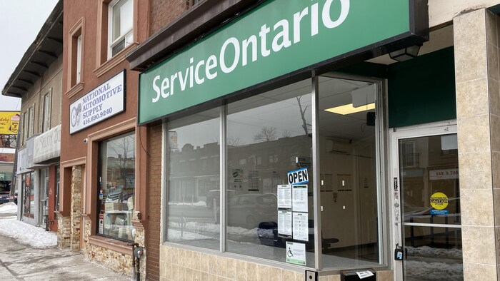 Google Traduction offert comme service en français dans un bureau de ...