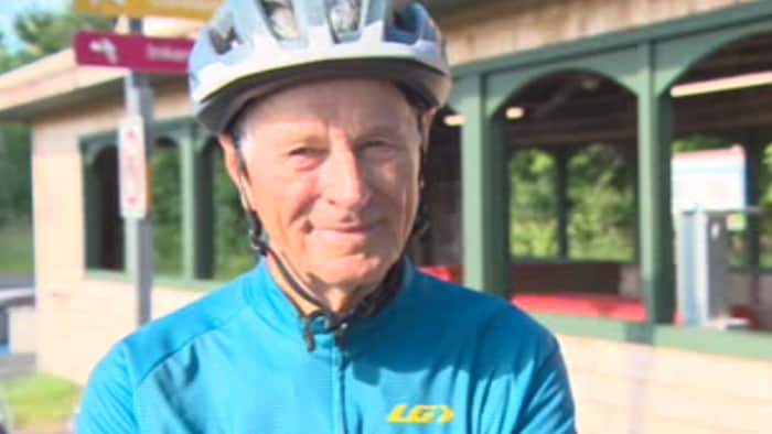 Simon Ferron fête ses 90 ans en parcourant son 42 000e kilomètre en ...