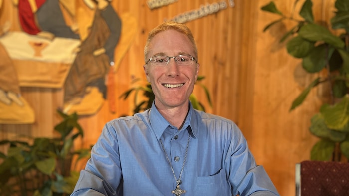 Devenir prêtre à 38 a﻿ns, mission accomplie pour Simon H﻿amel | Radio-Canada