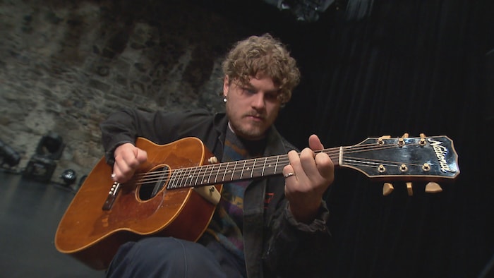 Simon Kearney dévoile son 4e album solo | Radio-Canada