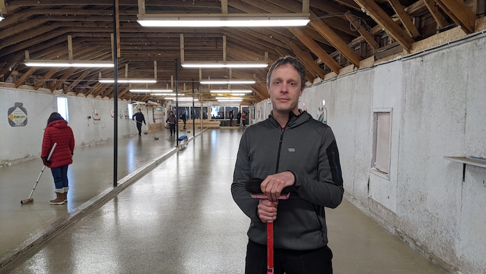 La fièvre du curling s’empare de Belleterre | Radio-Canada