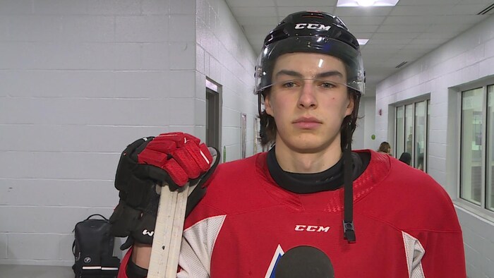De la LHJMQ aux Aigles bleus pour l’Acadien Simon Maltais | Radio-Canada