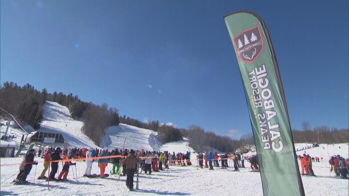 Premier long weekend de ski en temps de pandémie à Calabogie | Radio-Canada