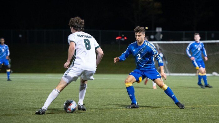 Soccer : les Aigles Bleus se qualifient pour les séries du SUA | Radio ...