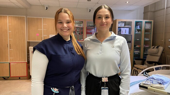 De futures infirmières confrontées à la réalité de leur métier lors de ...