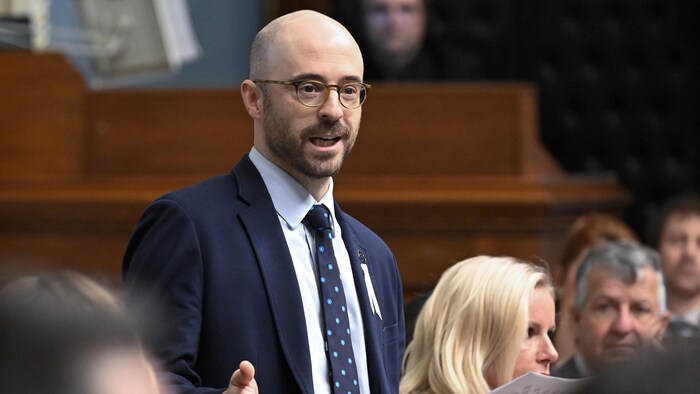 Eric Girard dépose son projet de loi sur la hausse des tarifs ...