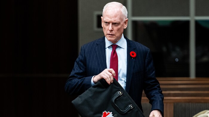 Présumées activités criminelles : Ottawa pointe un proche du premier ...