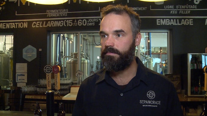 Les microbrasseries réitèrent leur demande pour pouvoir livrer leurs produits à domicile | Radio ...