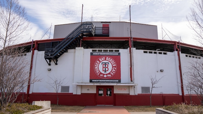 Toujours debout : la magie d’un stade d’antan | Radio-Canada