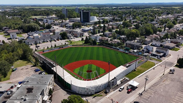 Le stade Richard-Desmeules modernisé prêt à accueillir les amateurs à ...