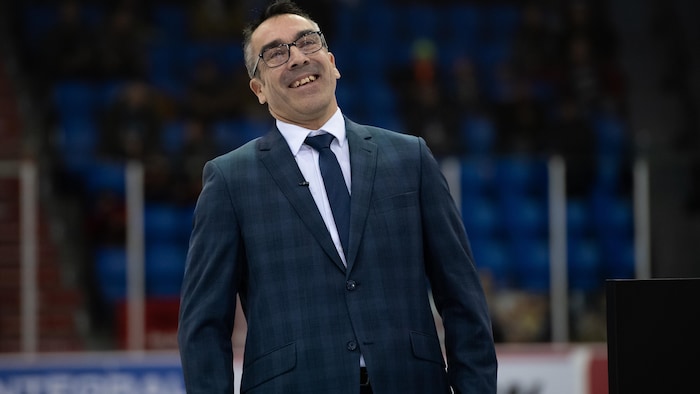 Le chandail numéro 23 de Steve Gosselin retiré par les Saguenéens ...