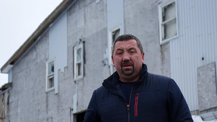 Des milliers de litres de sauce pourrie empestent un village à Terre ...