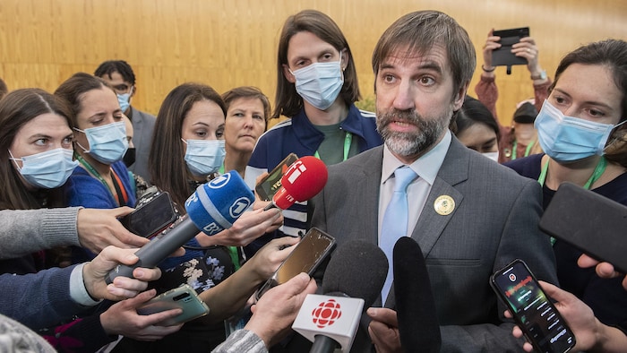 De militant à ministre : retour sur la première année de Guilbeault à l ...