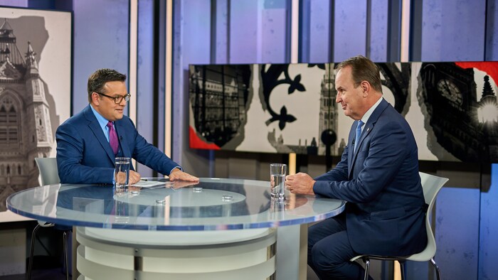 Le budget Carney contiendra un « déficit substantiel », prévient le ...