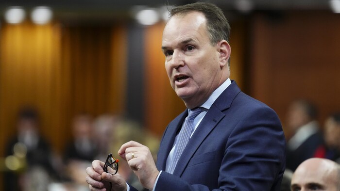 MacKinnon devient leader en Chambre tout en restant ministre de l ...