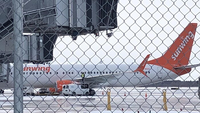 Sunwing : des vacanciers de Québec ont attendu leur vol plus de 30 ...