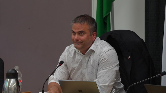 Des résidents de Casselman exaspérés par des problèmes d’eau brune ...