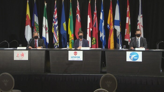 Une aide de 7 milliards réclamée pour le transport aérien | Radio-Canada