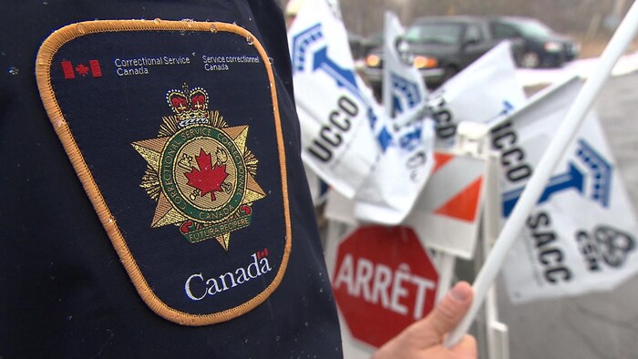Les agents correctionnels du Canada concluent des ententes de principe ...