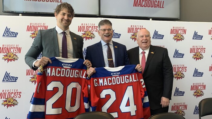 Taylor et Gardiner MacDougall, un duo père-fils aux commandes des ...