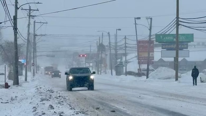 Des routes enneigées et glacées en Atlantique | Radio-Canada