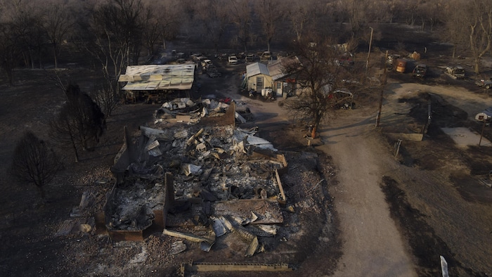 Le Texas redoute une aggravation du plus grand incendie de son histoire ...