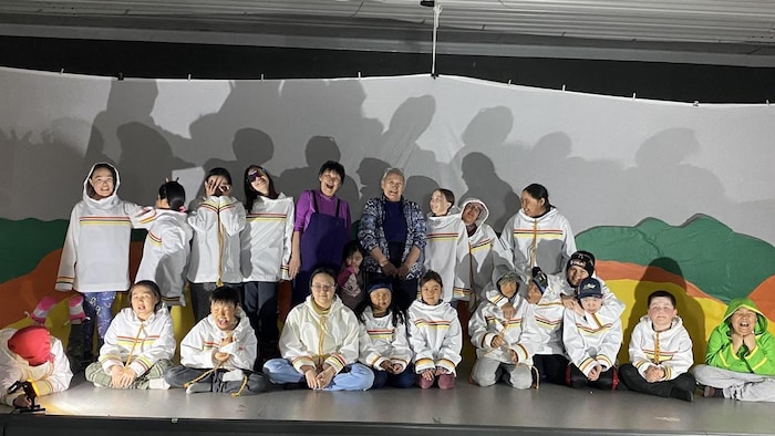 Faire découvrir l’écriture et le jeu aux jeunes d’Ivujivik, au Nunavik ...