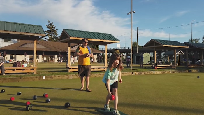 Le boulingrin en passe de devenir un sport à la mode | Radio-Canada