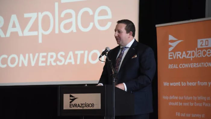 Un nouveau modèle d’affaires pour revitaliser la place Evraz | Radio-Canada