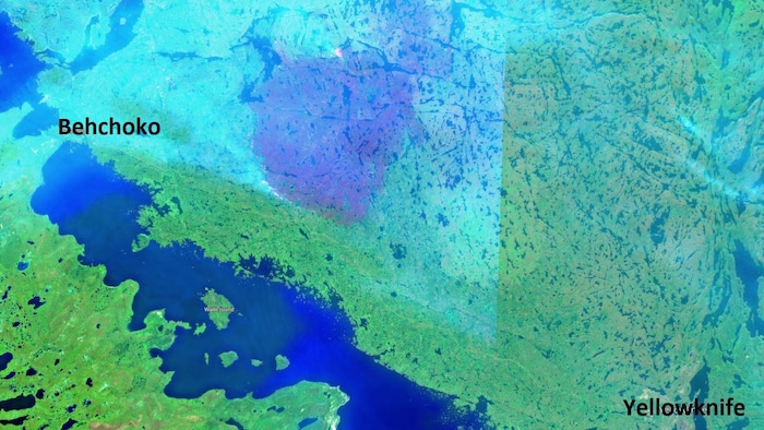 Feux de forêt : des évacués de Behchokǫ̀, aux T.N.-O., arrivent à ...