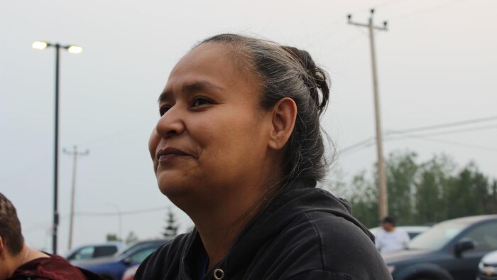 Feux de forêt : des évacués de Behchokǫ̀, aux T.N.-O., arrivent à ...