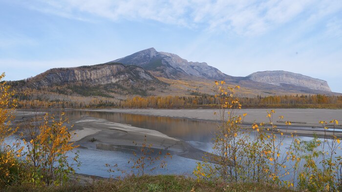 La réserve de parc national Nahanni, aux T.N.-O., cogérée par les Dénés ...