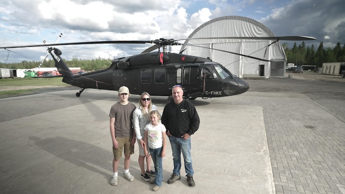 Une entreprise s’équipe d’un Black Hawk pour lutter contre les feux de ...