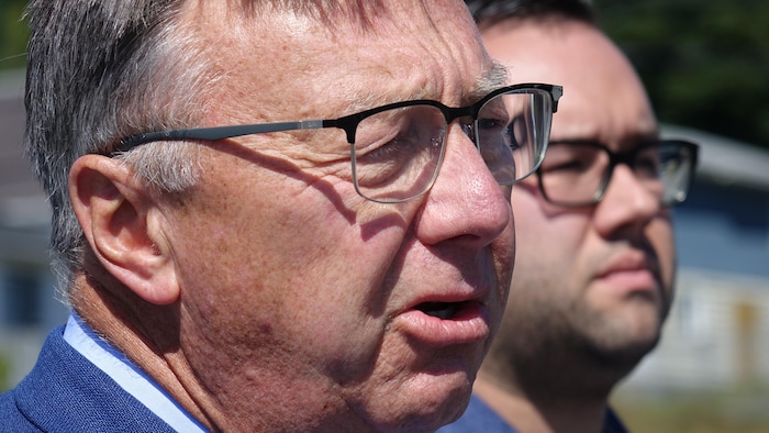 Hogan et Wakeham dévoilent leurs plateformes quelques heures avant le ...