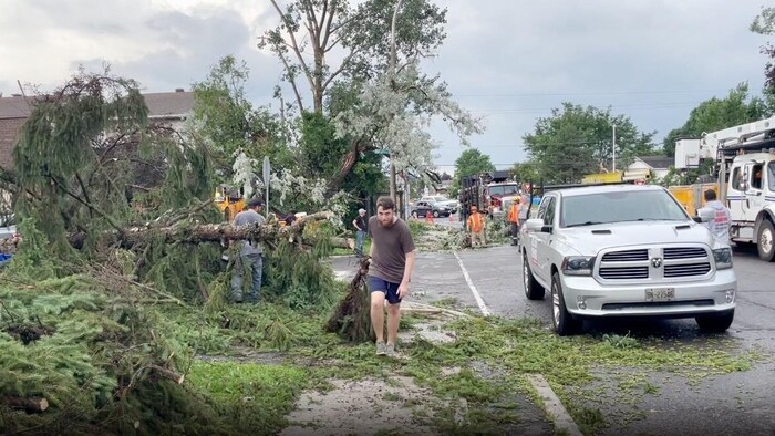 Une tornade fait un blessé et endommage 125 maisons dans l’ouest d’Ottawa | Radio-Canada
