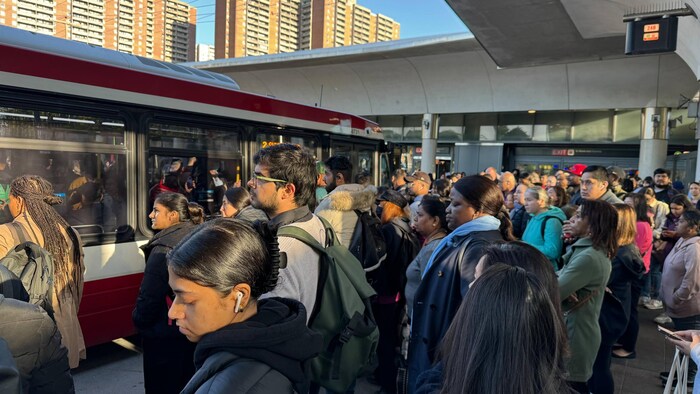 Une motion pour réduire les retards dans les transports en commun ...