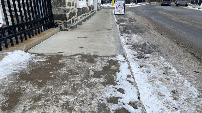 Le trottoir chauffant de la rue des Ursulines remis en marche | Radio ...