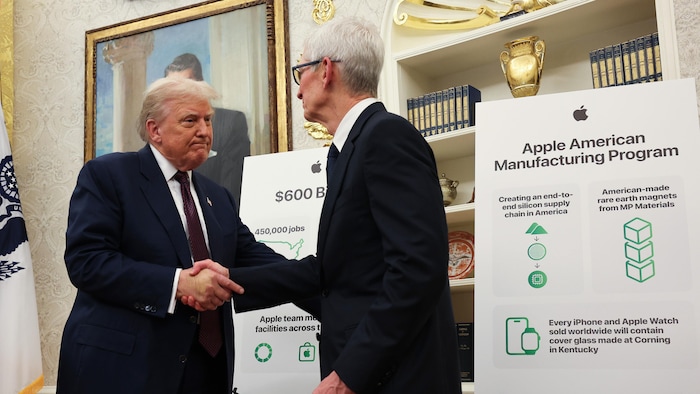 Trump annonce des taxes douanières de 100 % sur les puces et les semi ...