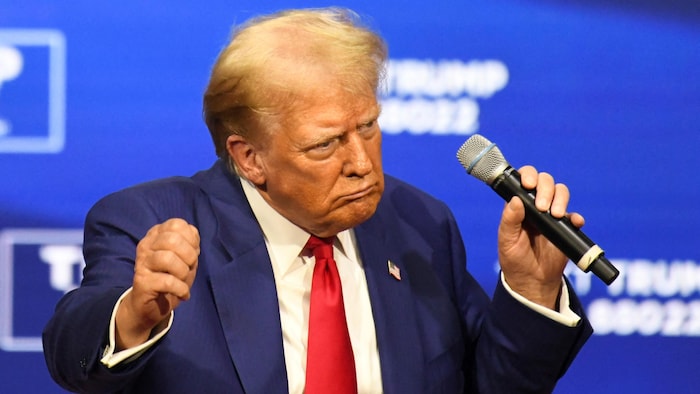 Trump écoute longuement de la musique sur scène, Harris met en doute sa ...