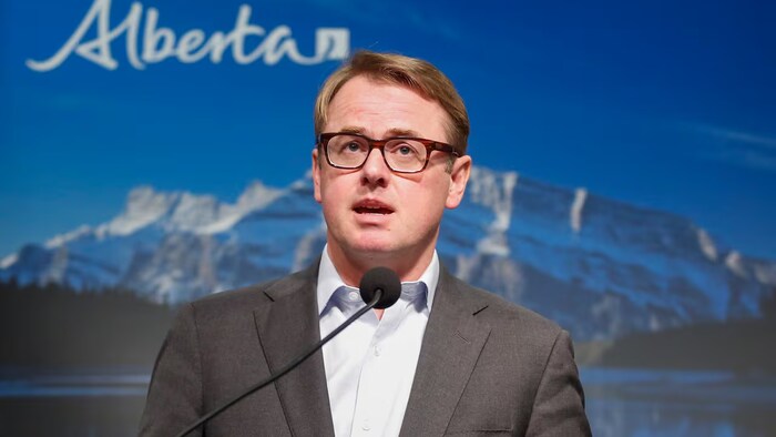 Accusé d’inconduite, l’ancien ministre Tyler Shandro est finalement mis ...