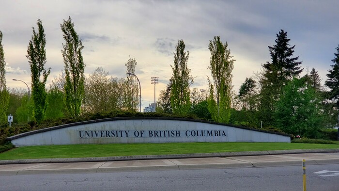 Le directeur de l’École de santé publique de l’UBC démissionne à cause ...