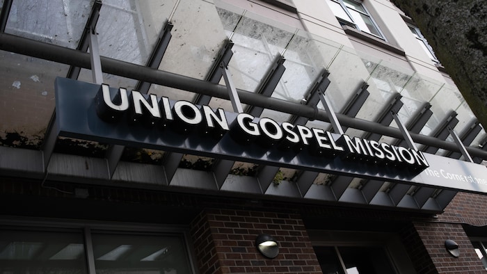 Un refuge d’urgence accueille des femmes dans le Downtown Eastside ...