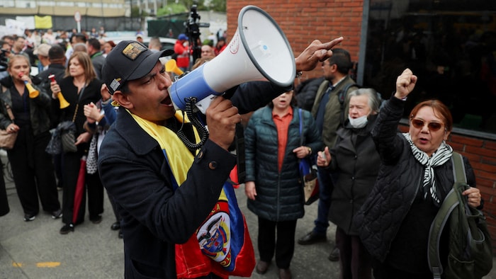 Colombie : l’ex-président Uribe condamné à 12 ans d’assignation à ...